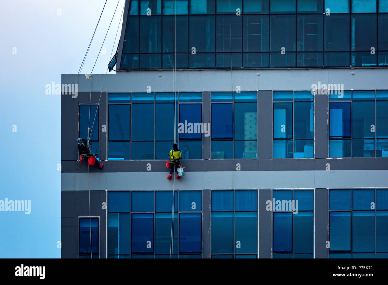 Safety harness and workers hi-res stock photography and images - Alamy