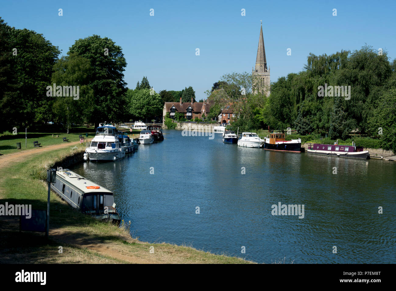 View of River Thames from Abingdon Bridge in summer, Abingdon-on-Thames ...