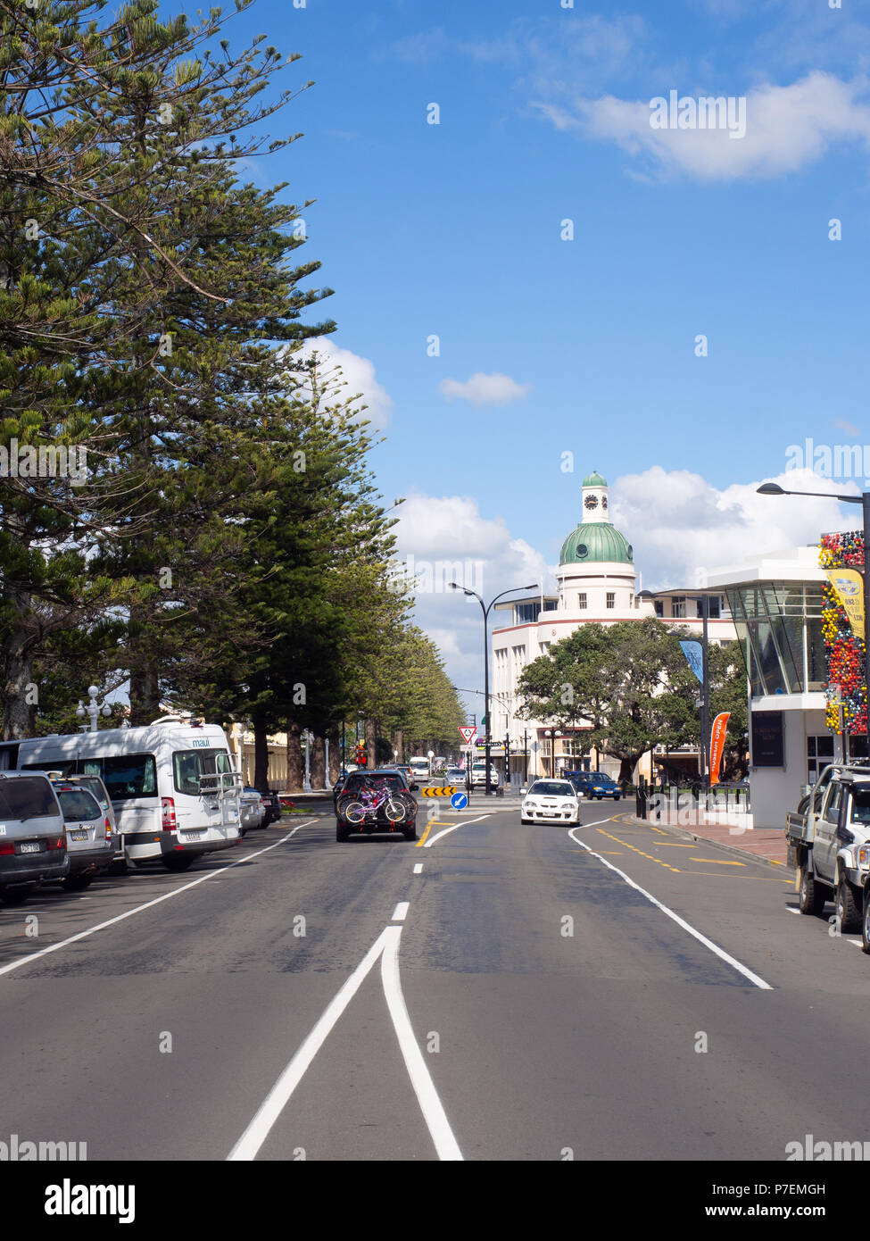 Traffic Along Marine Parade In Napier Stock Photo - Alamy