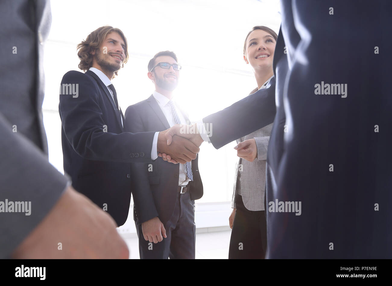 final handshake of business partners Stock Photo - Alamy