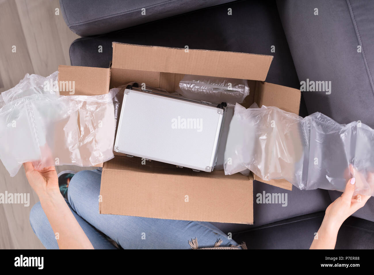 Opening shopping hi-res stock photography and images - Alamy