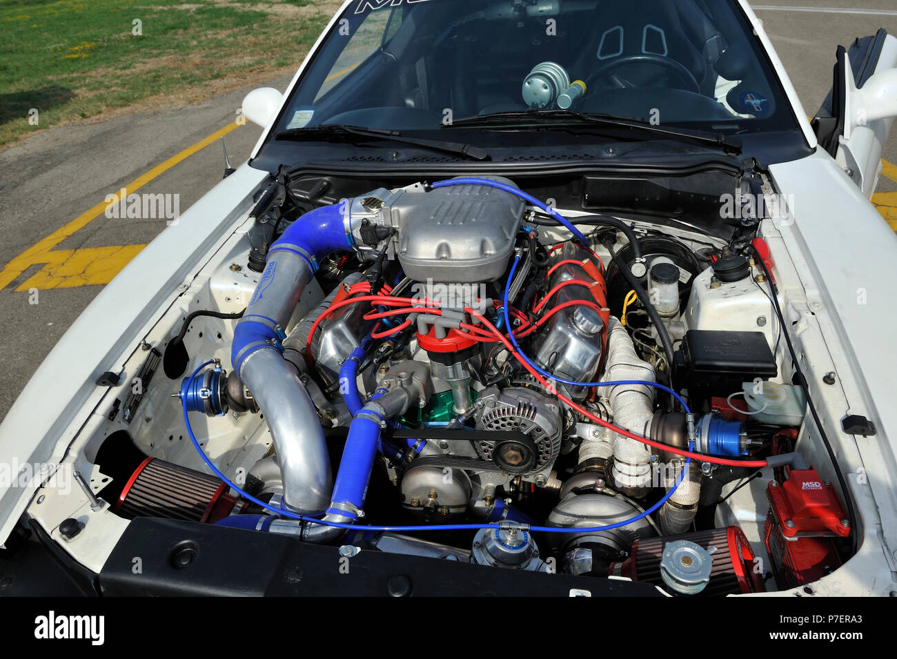 Engine of a racing muscle car Stock Photo - Alamy