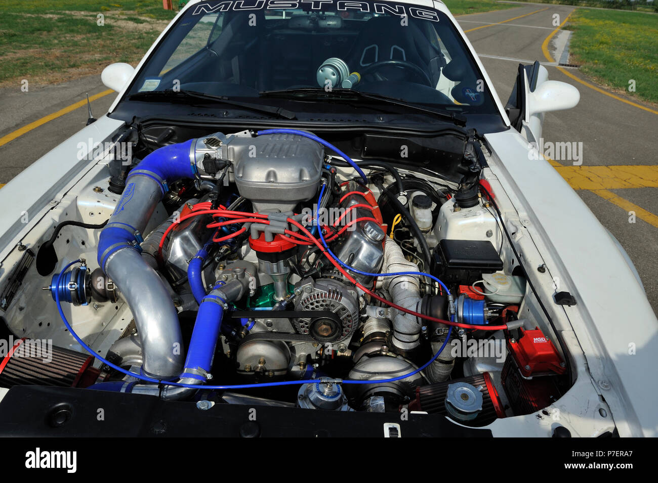 Engine of a racing muscle car Stock Photo - Alamy