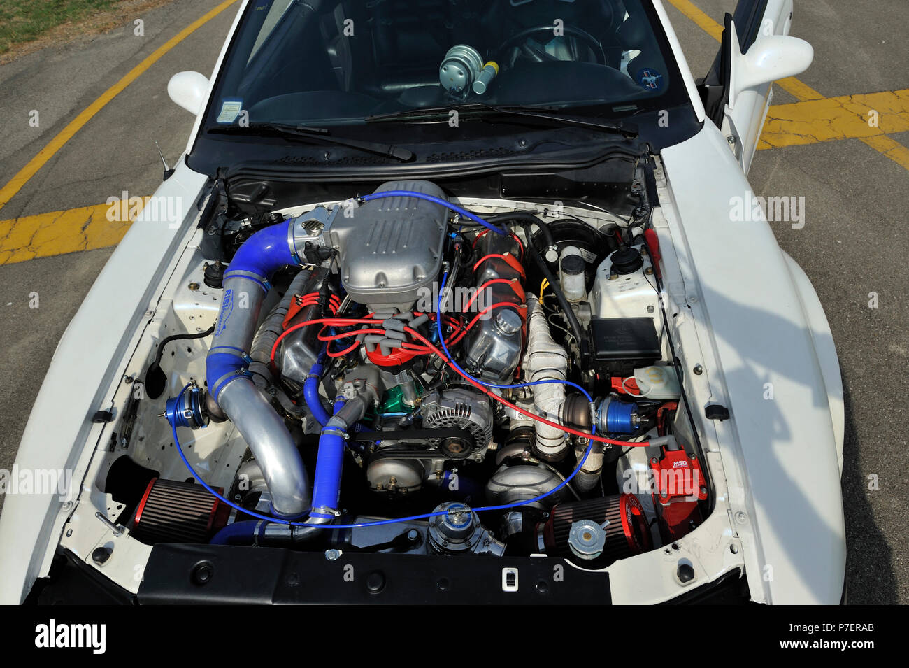 Engine of a racing muscle car Stock Photo - Alamy
