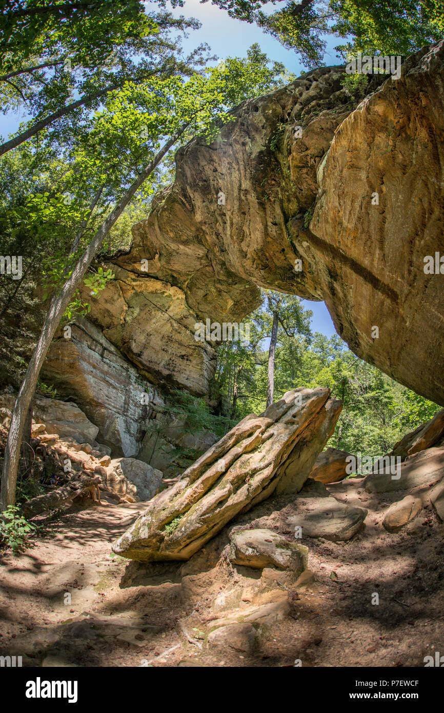 An image of Gray's Arch, a natural sandstone arch formation in Kentucky ...