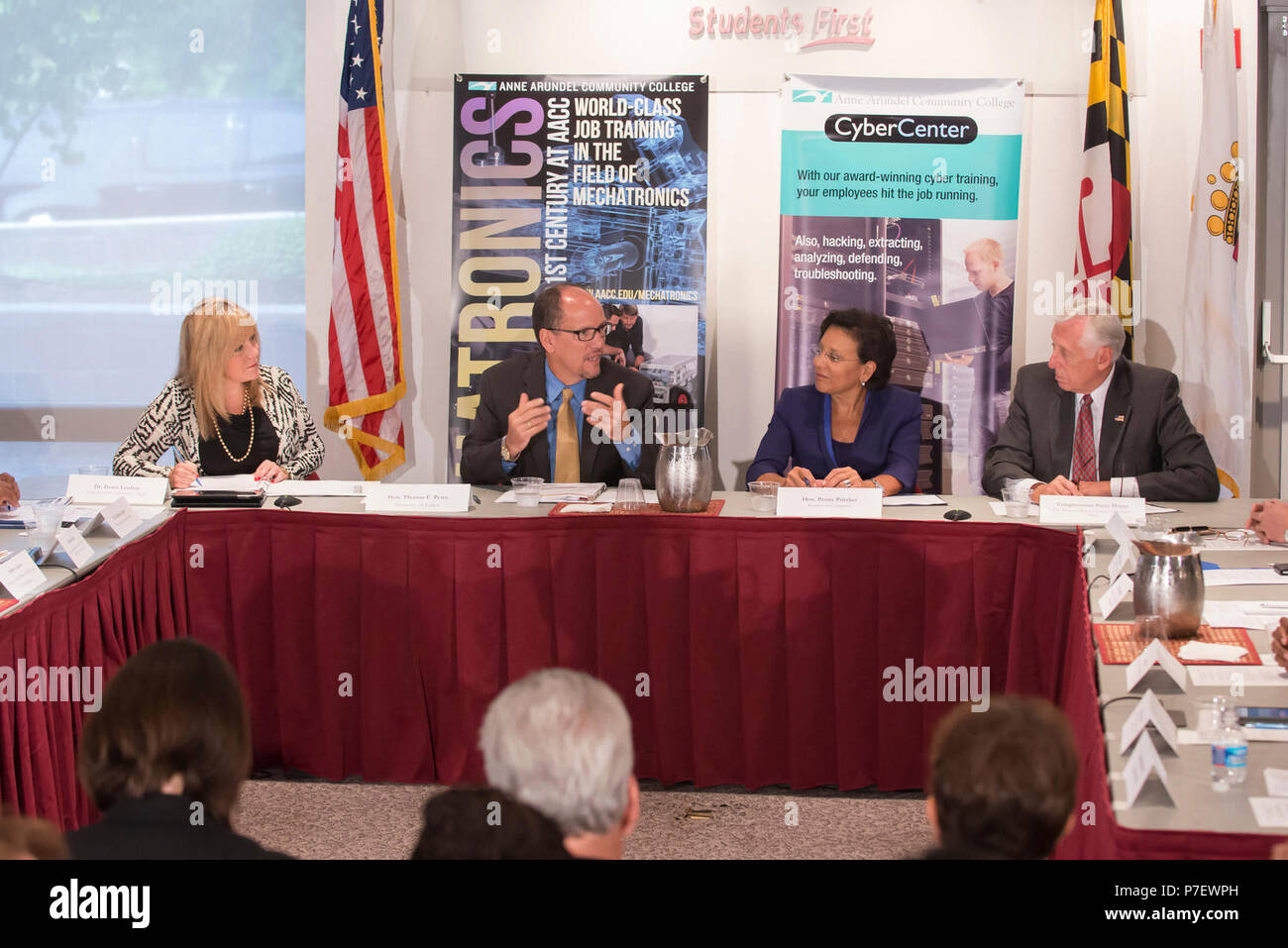 Panelists hi-res stock photography and images - Alamy