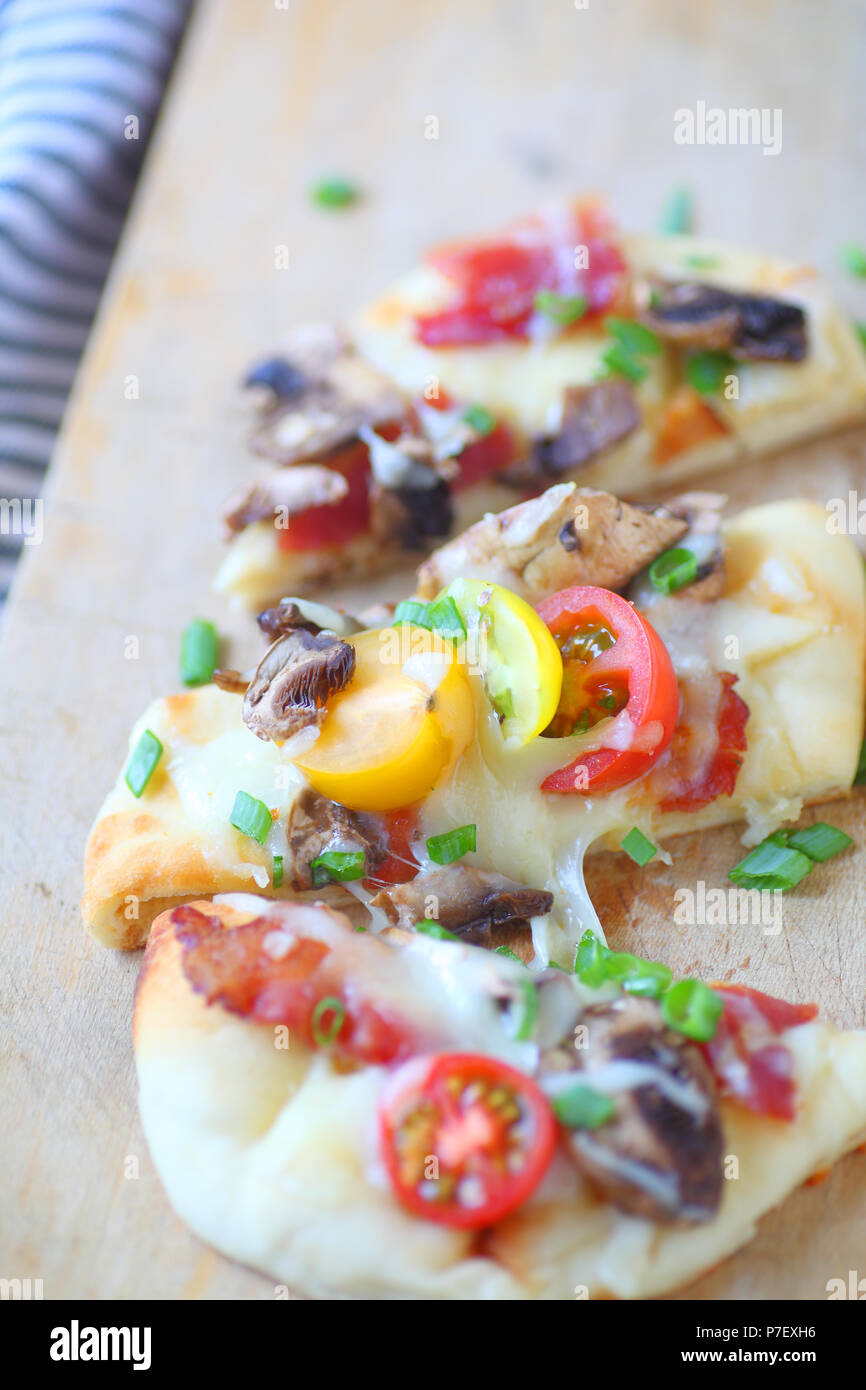 Vertical pizza hi-res stock photography and images - Alamy