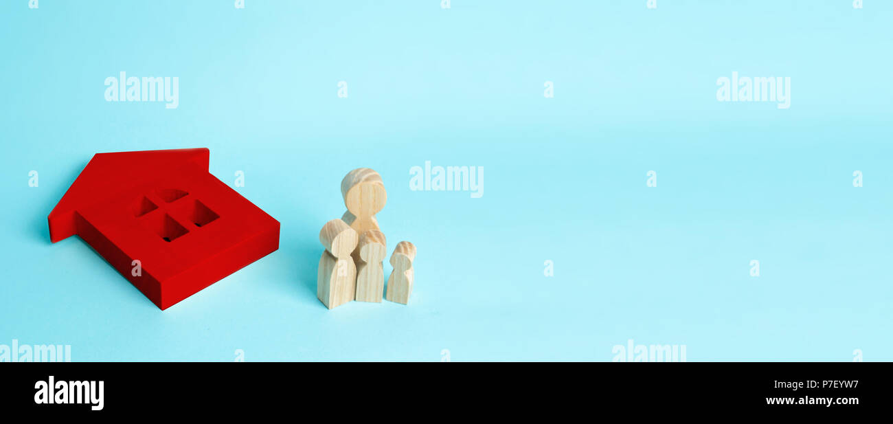 Sad evicted family hi-res stock photography and images - Alamy