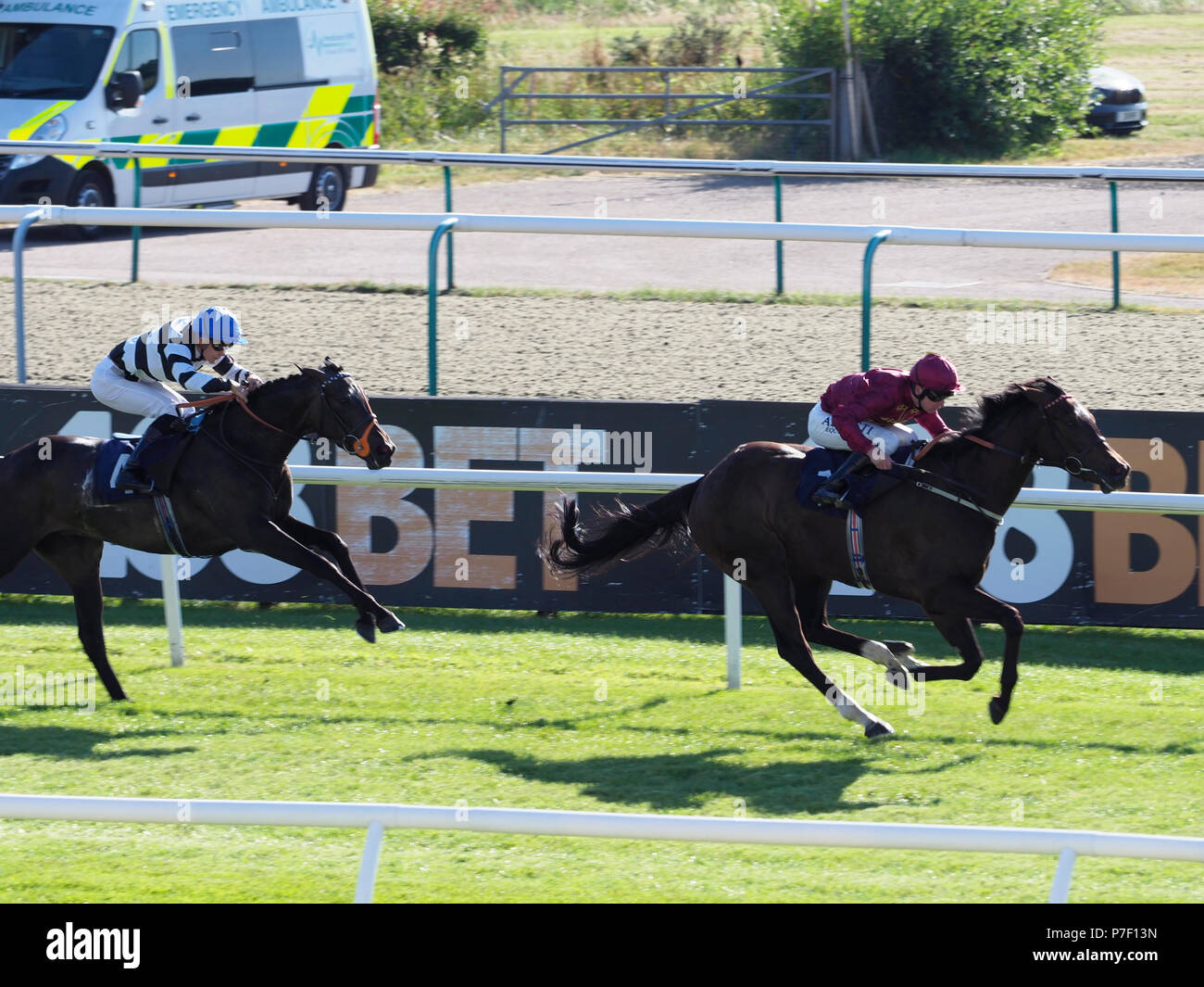 Lingfield racecourse hi-res stock photography and images - Alamy