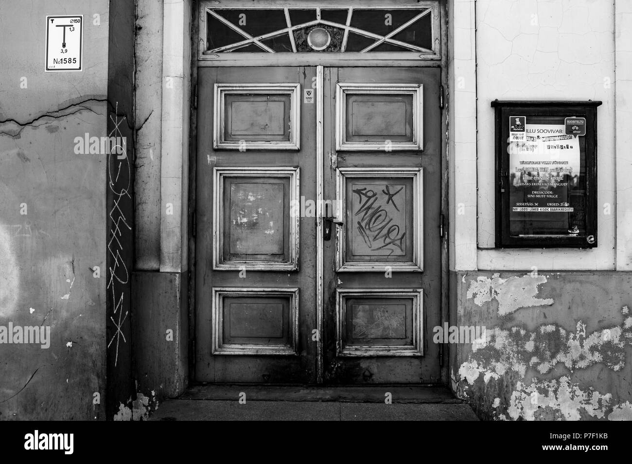 Traditional front door in Black and White Stock Photos & Images - Alamy