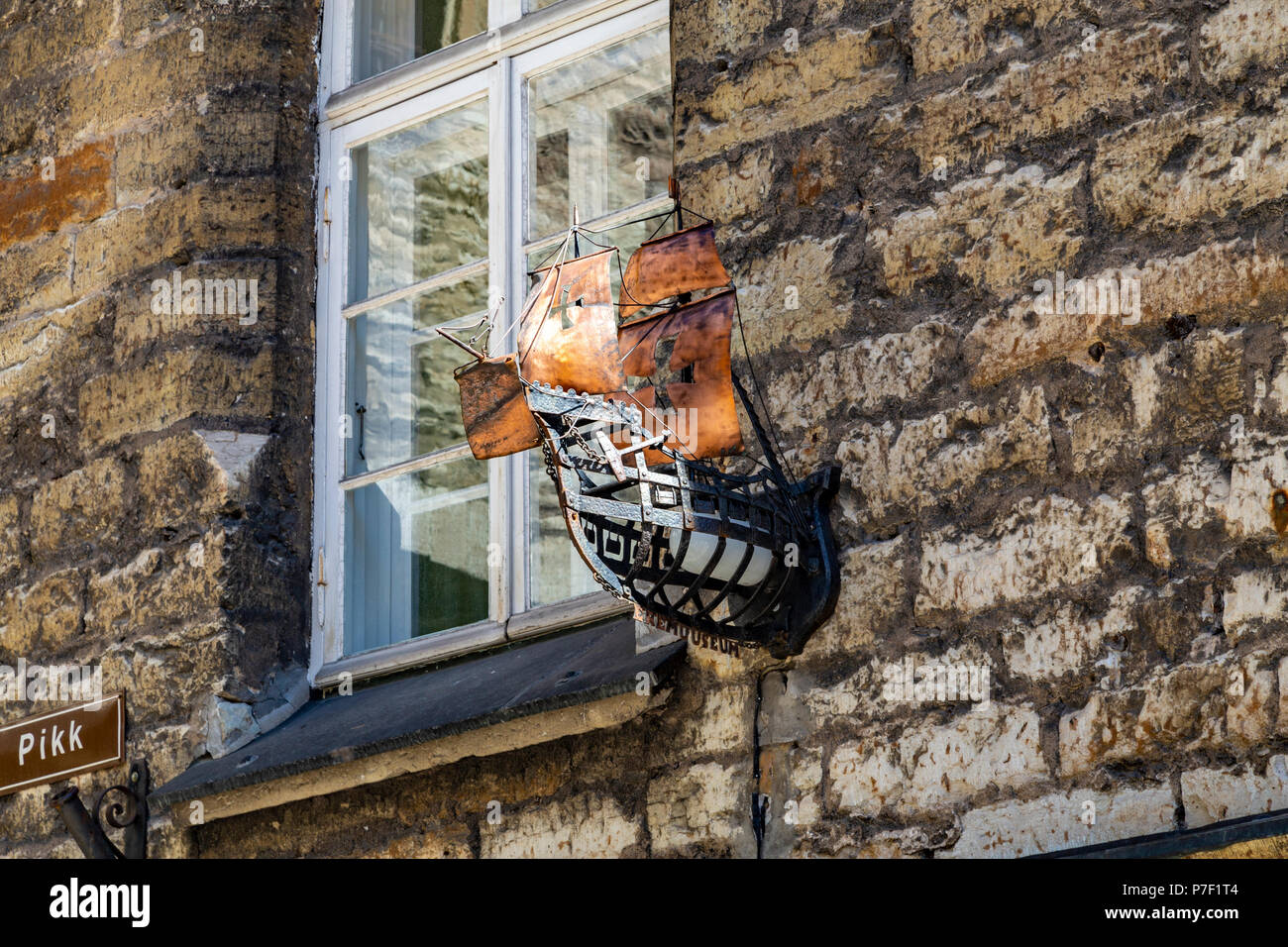 Vintage public street scale hi-res stock photography and images - Alamy