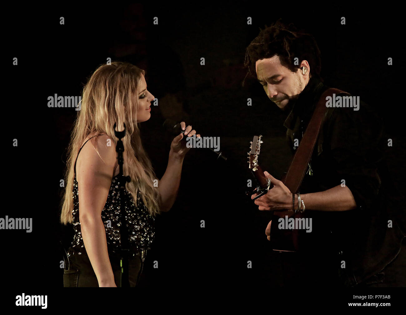 Ben earle and crissie rhodes hi-res stock photography and images - Alamy