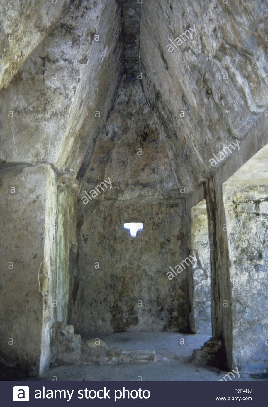 Corbelled Arch Stock Photos & Corbelled Arch Stock Images - Alamy