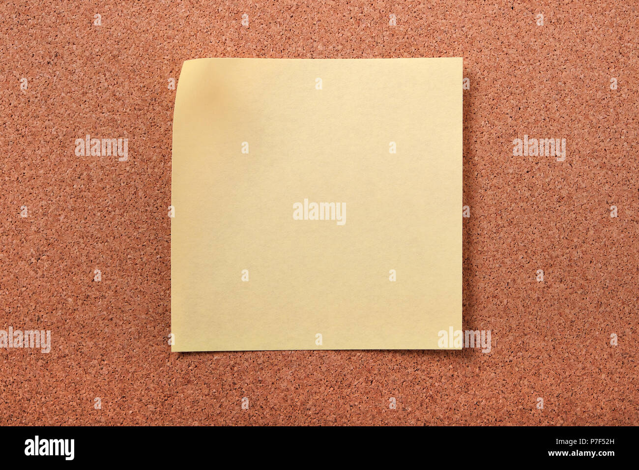 Sticky note on bulletin board hi-res stock photography and images - Alamy