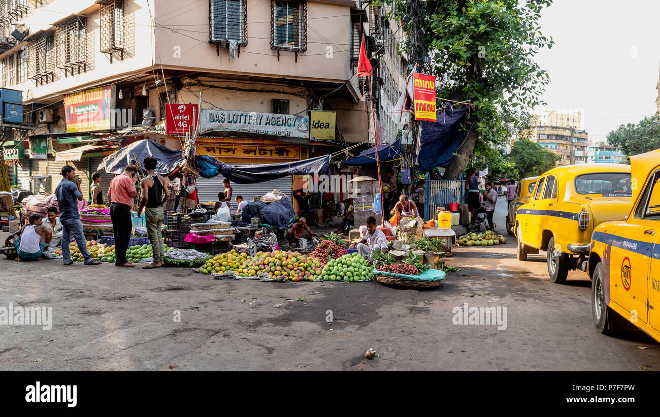 Roadside fruits selling india hi-res stock photography and images - Alamy