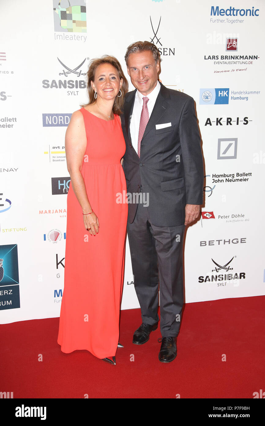 guests at the charity dinner Das kleine Herz im Zentrum (the small ...