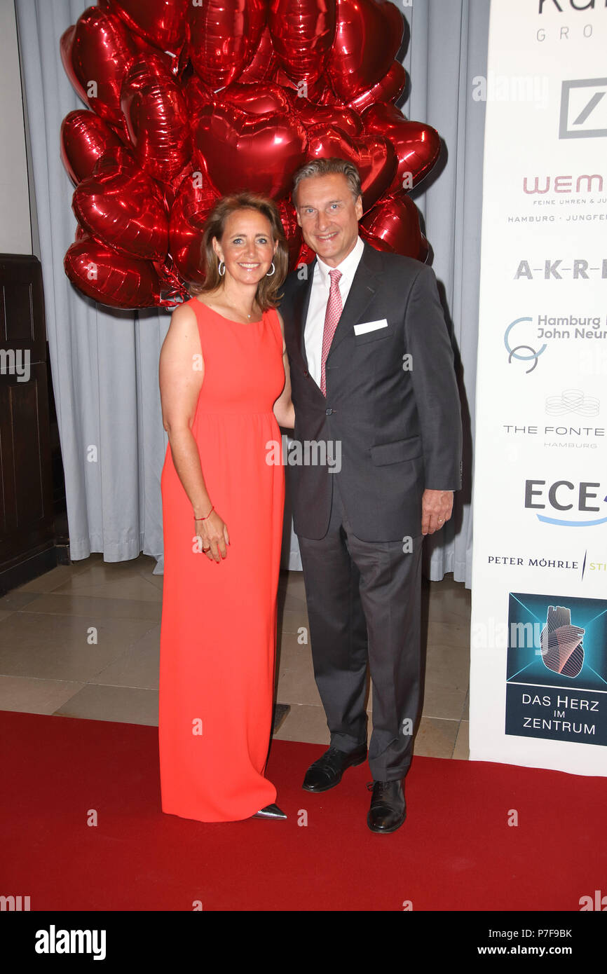 guests at the charity dinner Das kleine Herz im Zentrum (the small ...