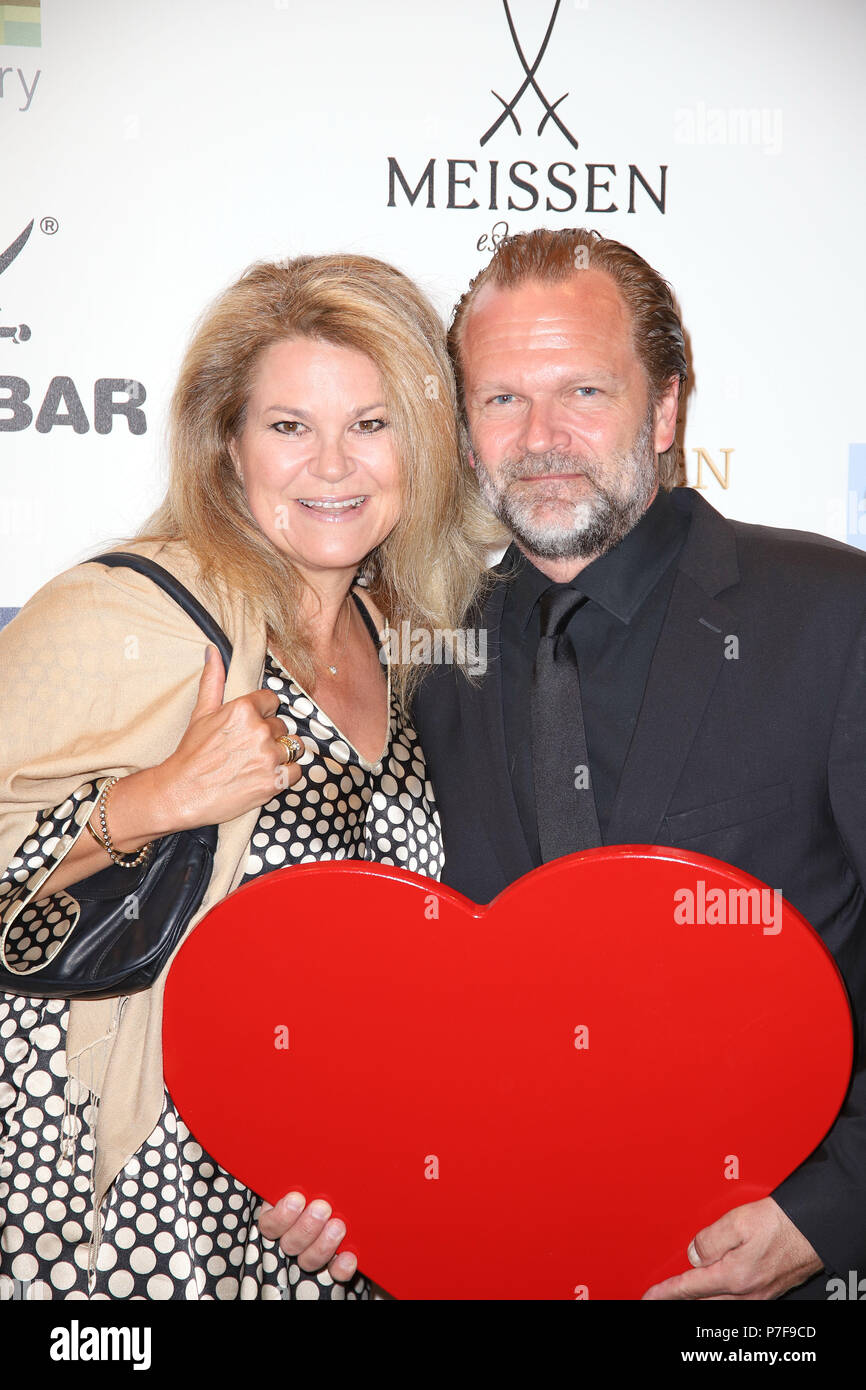 guests at the charity dinner Das kleine Herz im Zentrum (the small ...