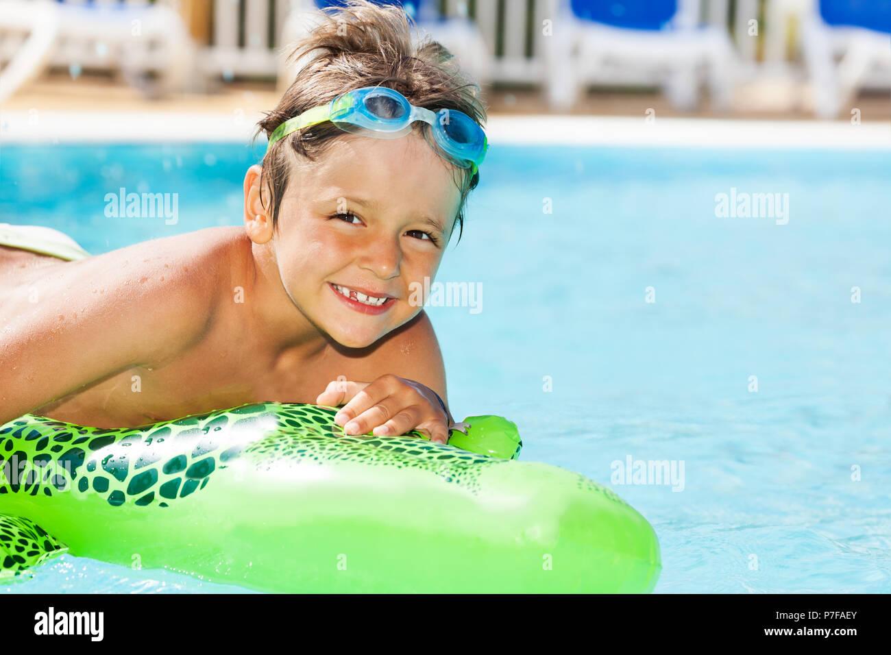 Inflatable mattress swimmer hi-res stock photography and images - Alamy