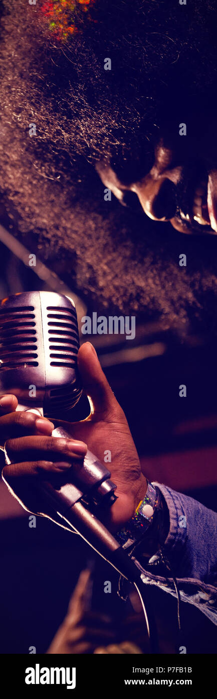 Singer microphone hand hi-res stock photography and images - Alamy