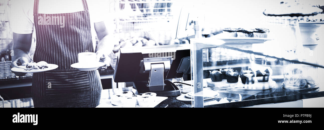 Cafe staff hi-res stock photography and images - Alamy