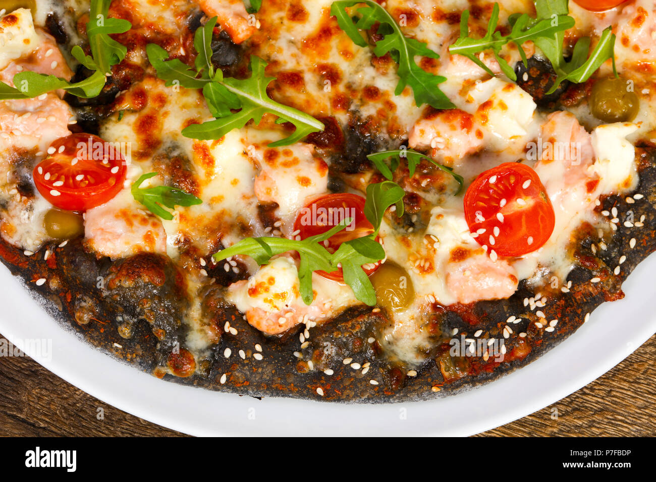 Pizza with salmon and mozzarella with ruccola Stock Photo - Alamy