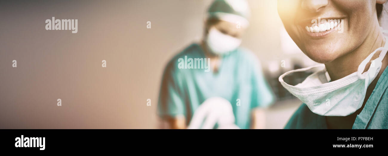 Woman surgeon smiling Stock Photo - Alamy