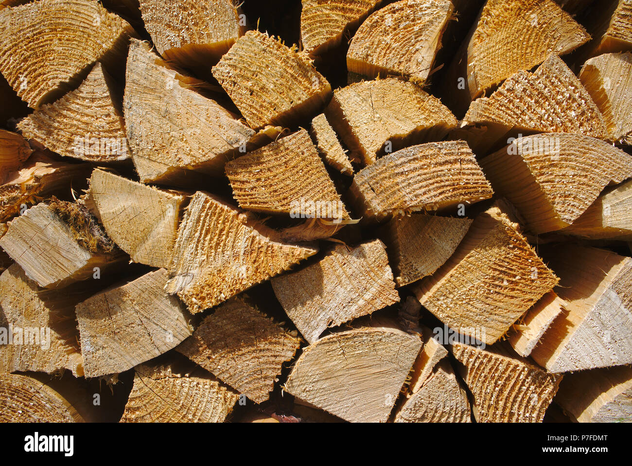 Stacked wood logs background hi-res stock photography and images - Alamy
