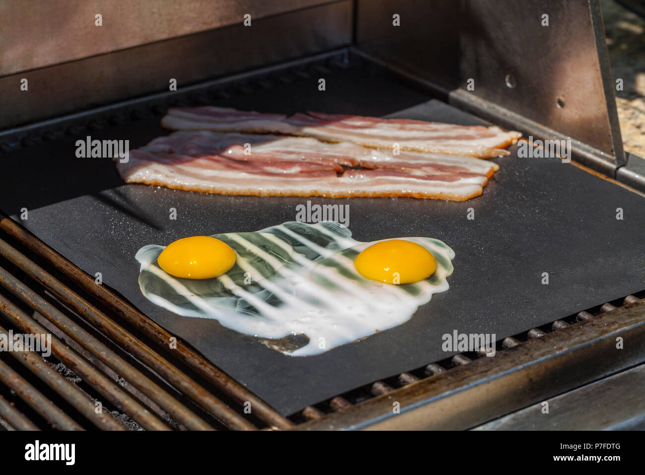 Bbq grill mats hi-res stock photography and images - Alamy