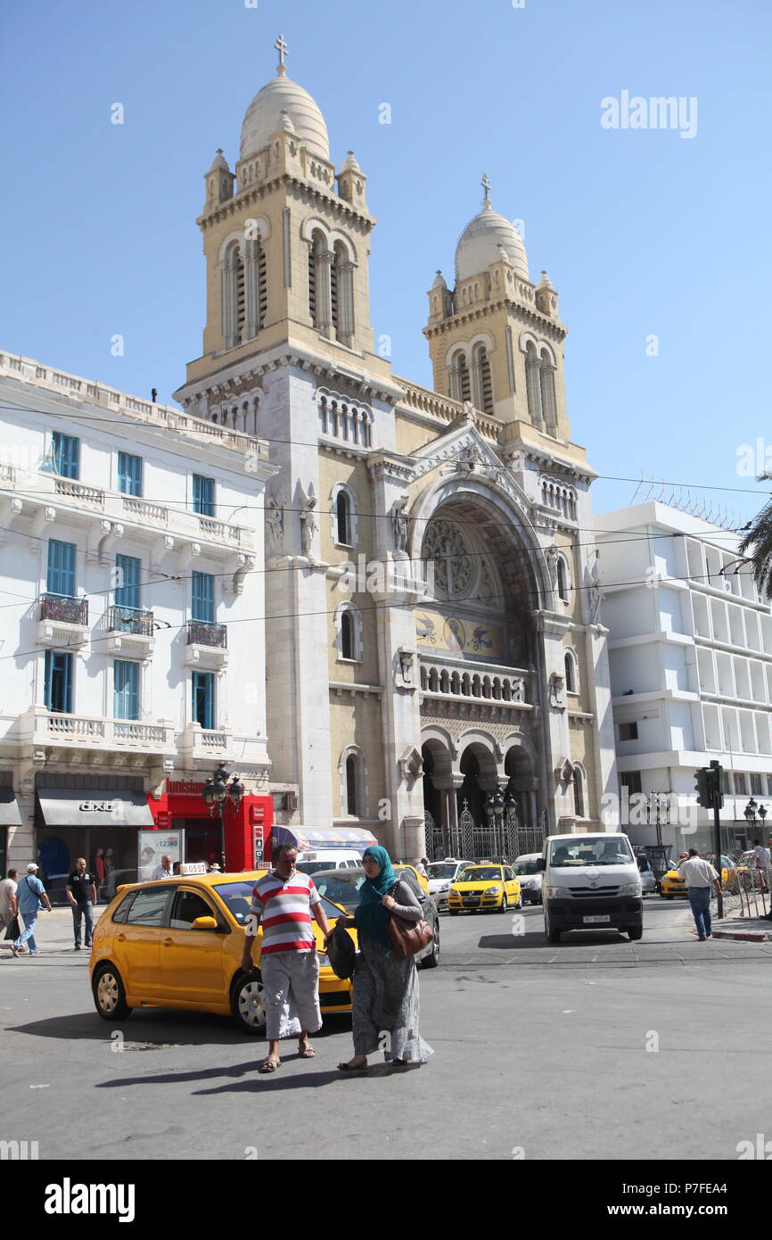Down town Tunis, Tunisia capital, Habib Bourguiba avenue modern city ...