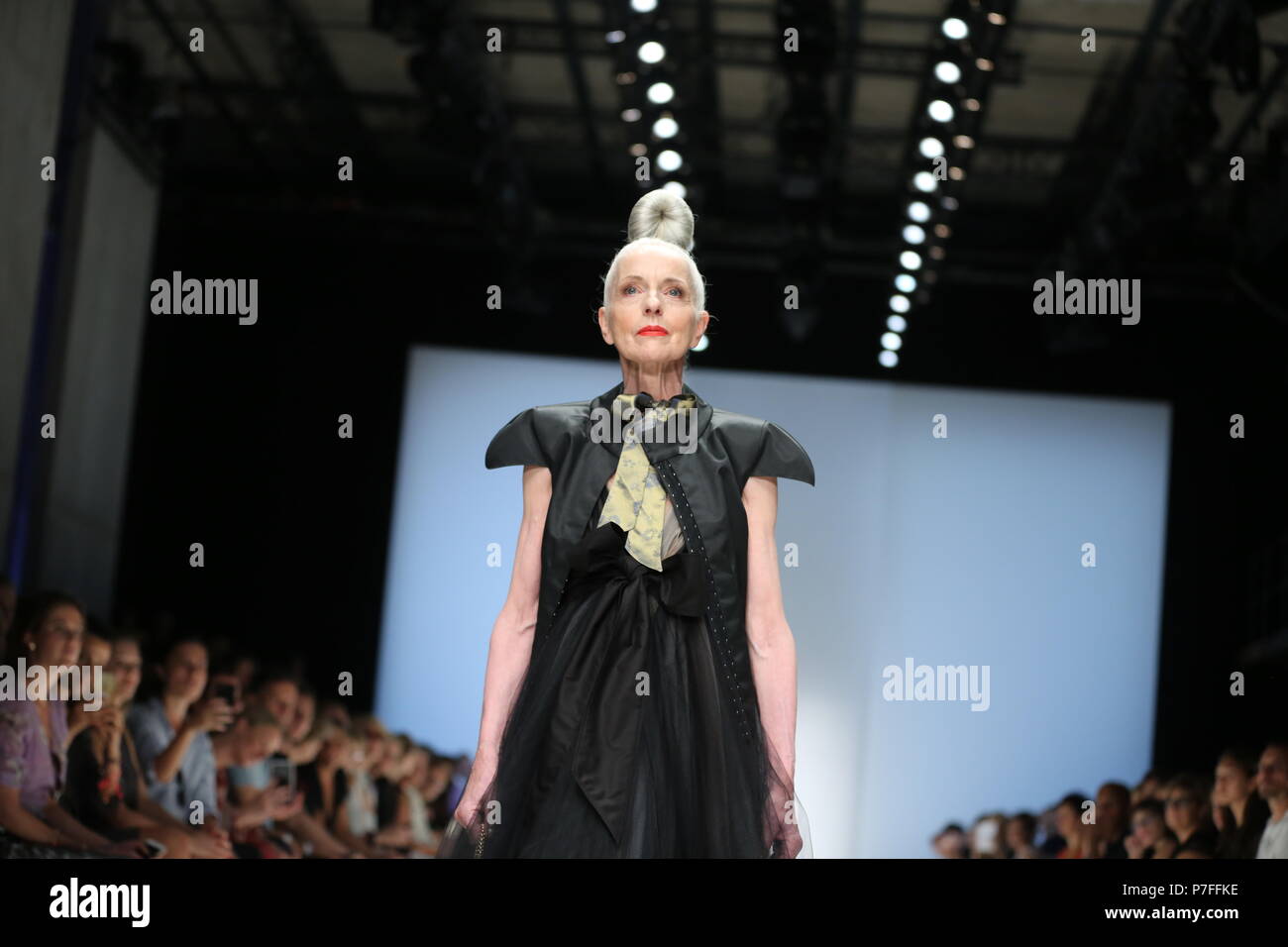 Berlin, Germany. 05th July, 2018. The photo shows models on the catwalk ...