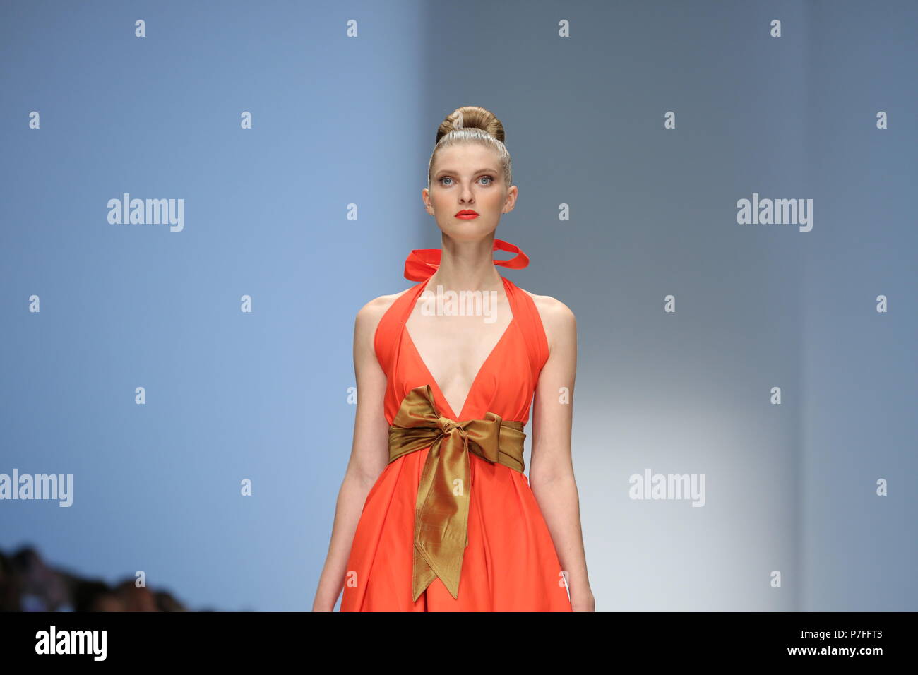 Berlin, Germany. 05th July, 2018. The photo shows models on the catwalk ...