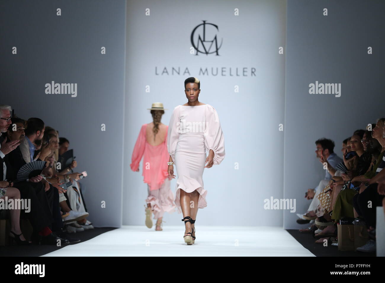 Berlin, Germany. 05th July, 2018. Berlin: The photo shows models on the ...