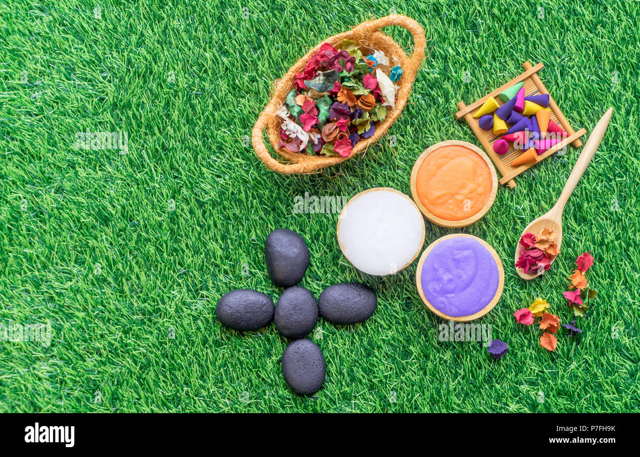 Lay on the grass hi-res stock photography and images - Alamy
