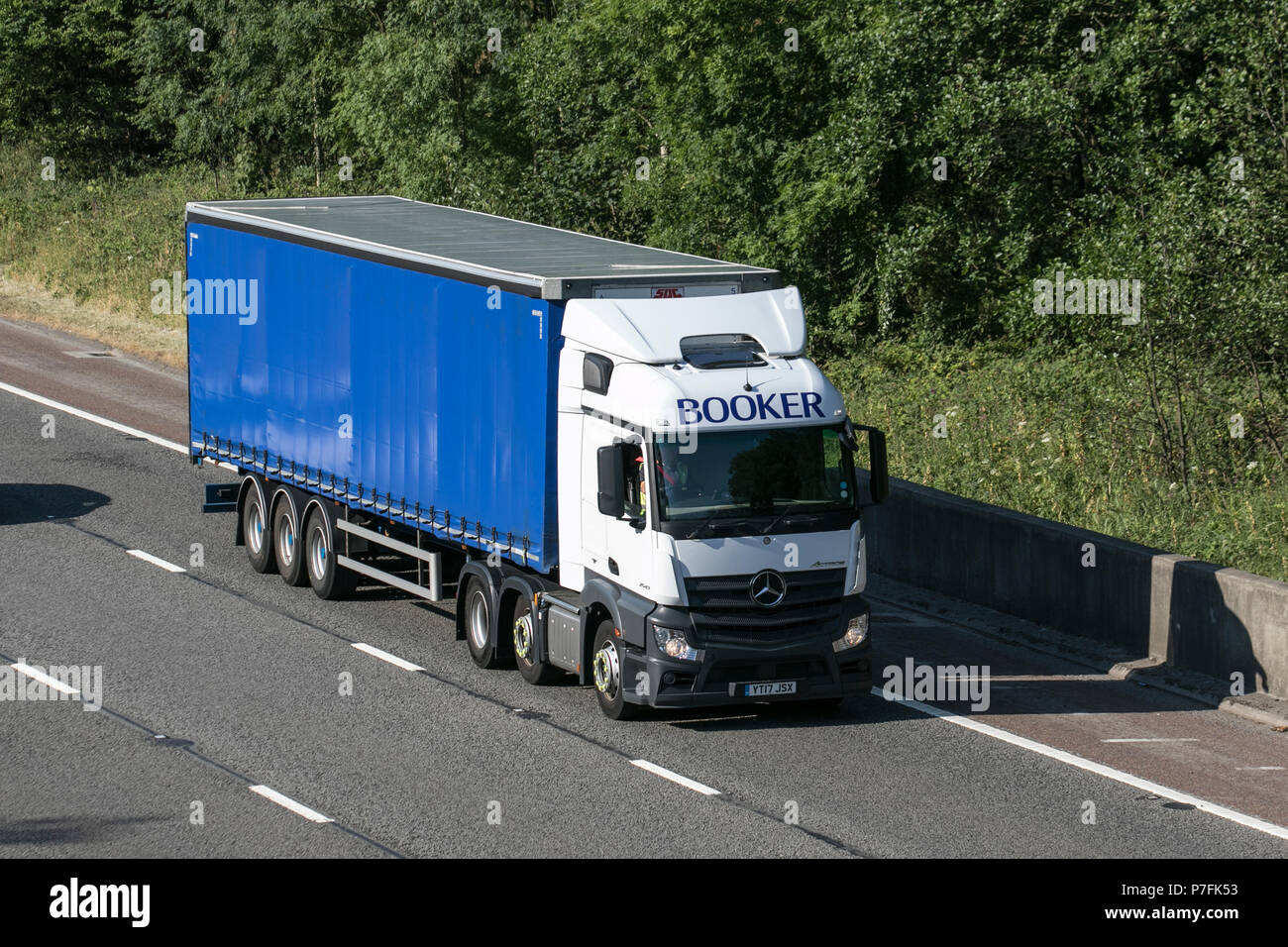 Booker delivery van hi-res stock photography and images - Alamy