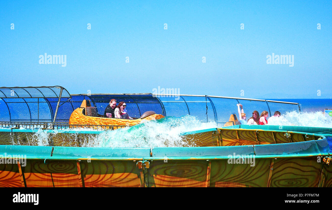 Water splash log flume ride hi-res stock photography and images - Alamy