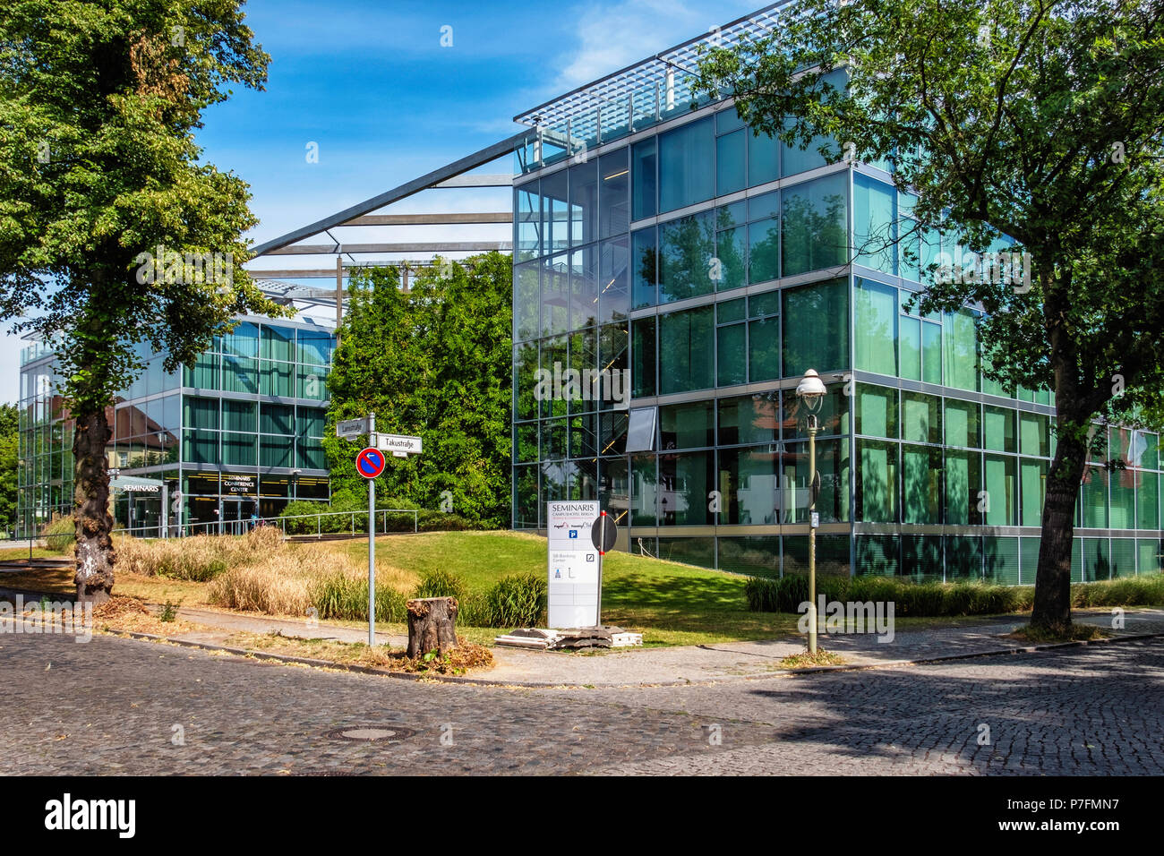 Berlin Semiinaris CampusHotel Conference centre. Modern glass & steel ...