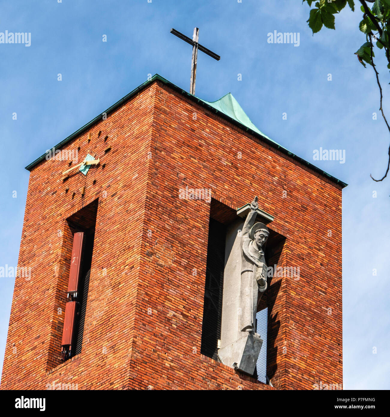 Bronze statue of st bernard of clairvaux hi-res stock photography and ...