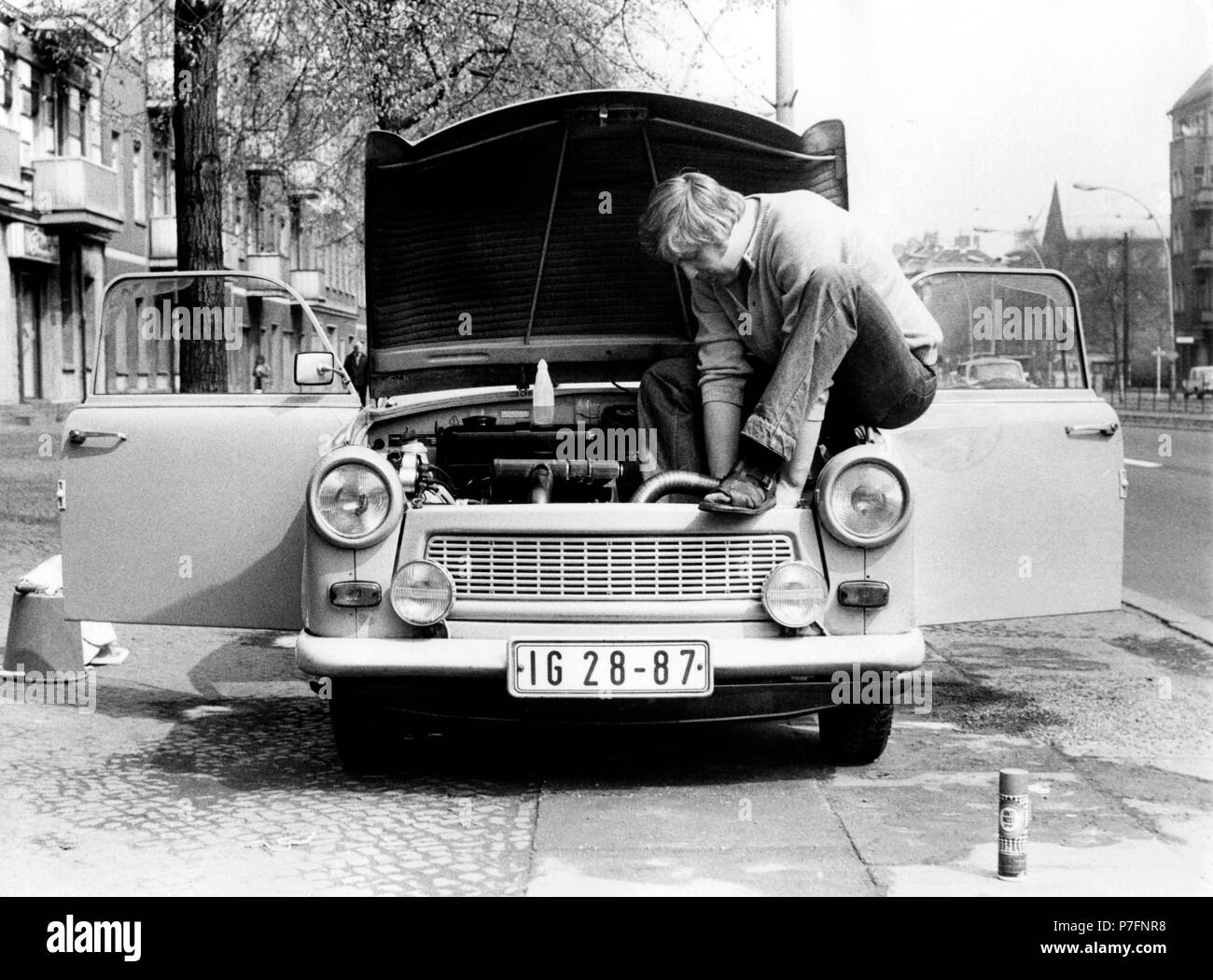 1980s car repair hi-res stock photography and images - Alamy