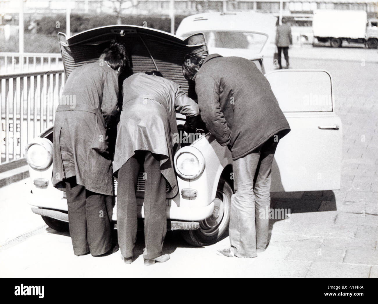 1980s car repair hi-res stock photography and images - Alamy