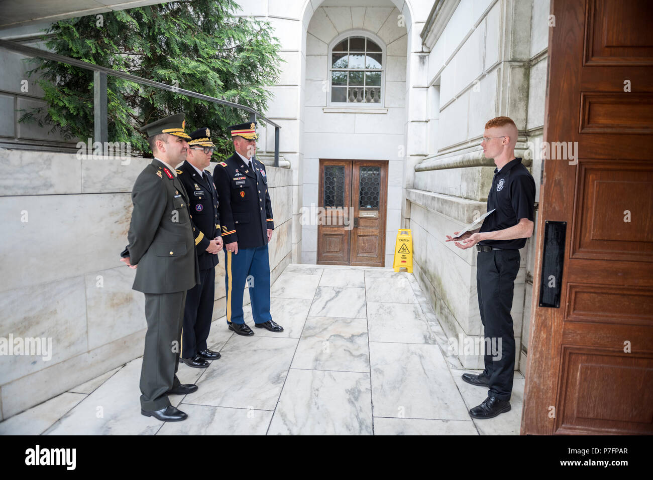 Tomb guard quarters hi-res stock photography and images - Alamy
