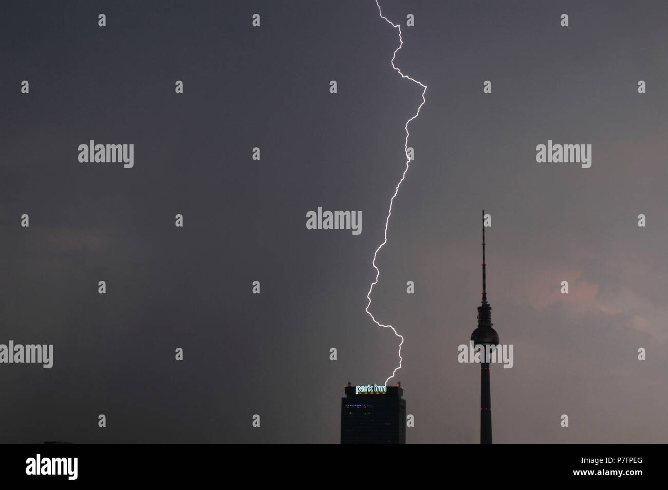 Lightning strike tower hi-res stock photography and images - Alamy