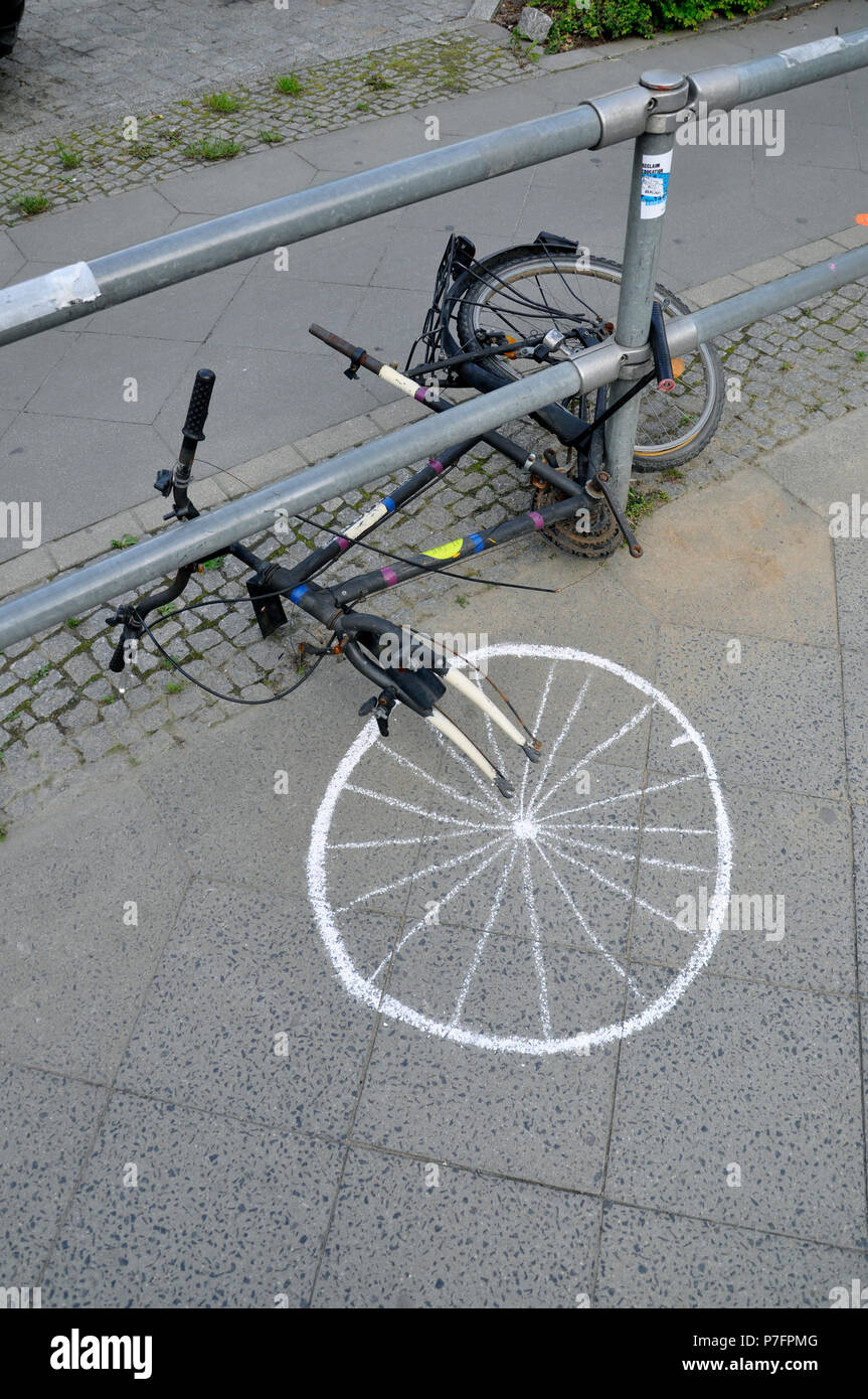 Bicycle berlin hi-res stock photography and images - Alamy