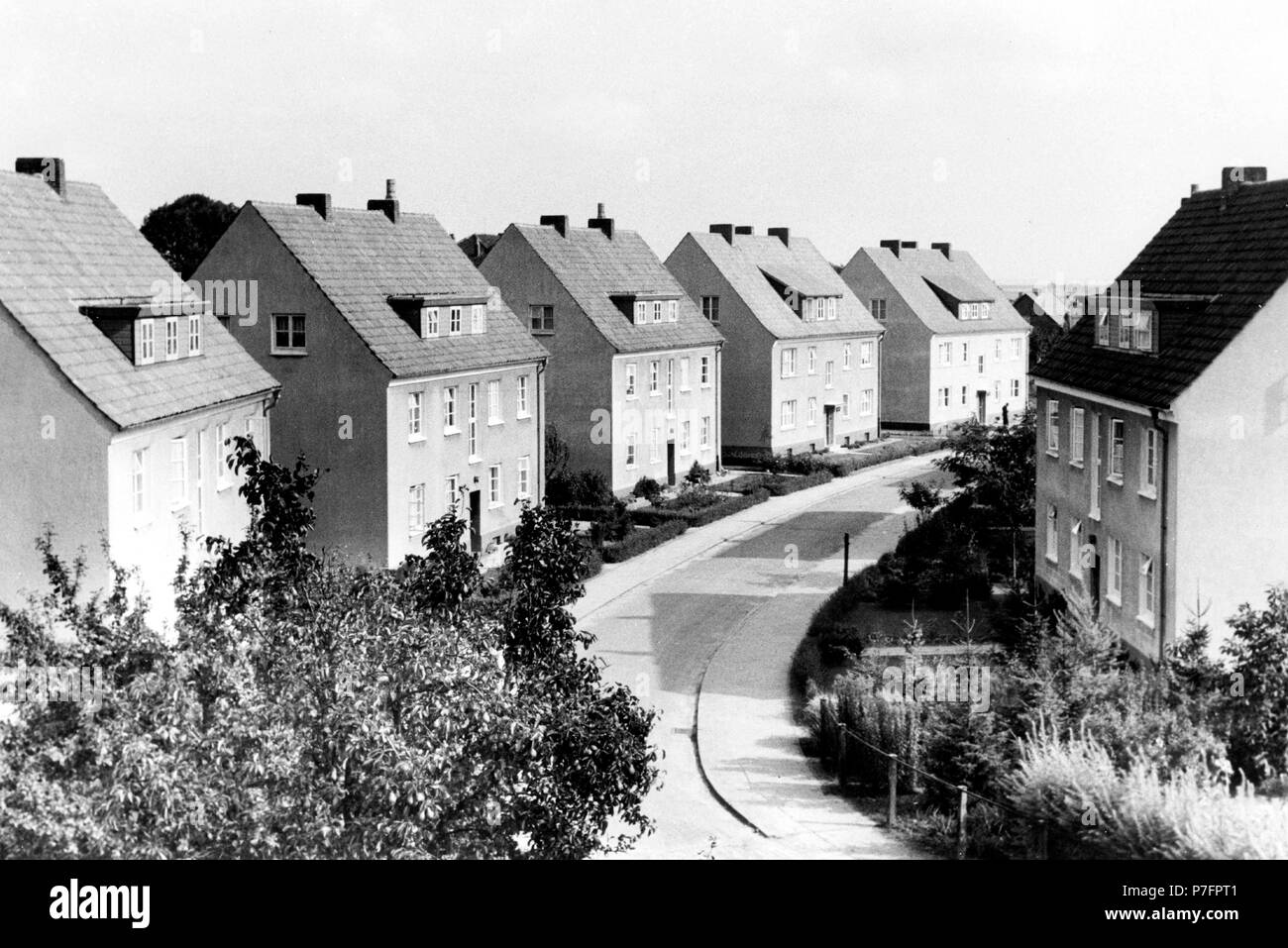Identical houses in a row, 1950s, exact location unknown, Germany Stock ...