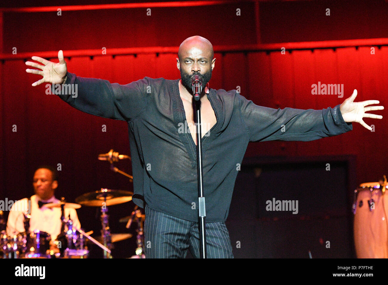 Kem singer hi-res stock photography and images - Alamy
