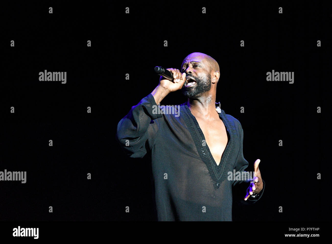 Kem singer hi-res stock photography and images - Alamy