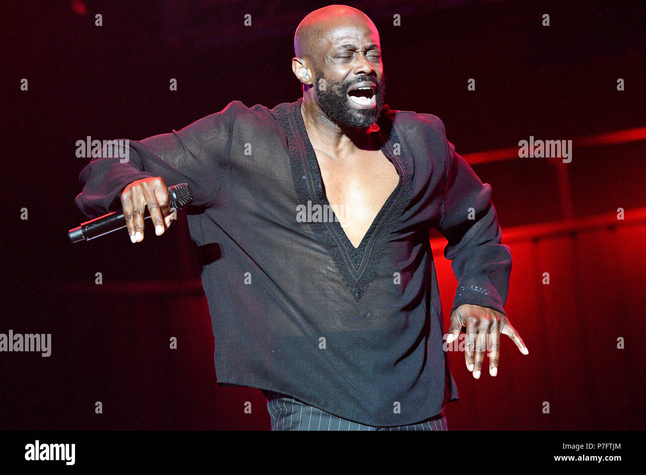 Kem singer hi-res stock photography and images - Alamy