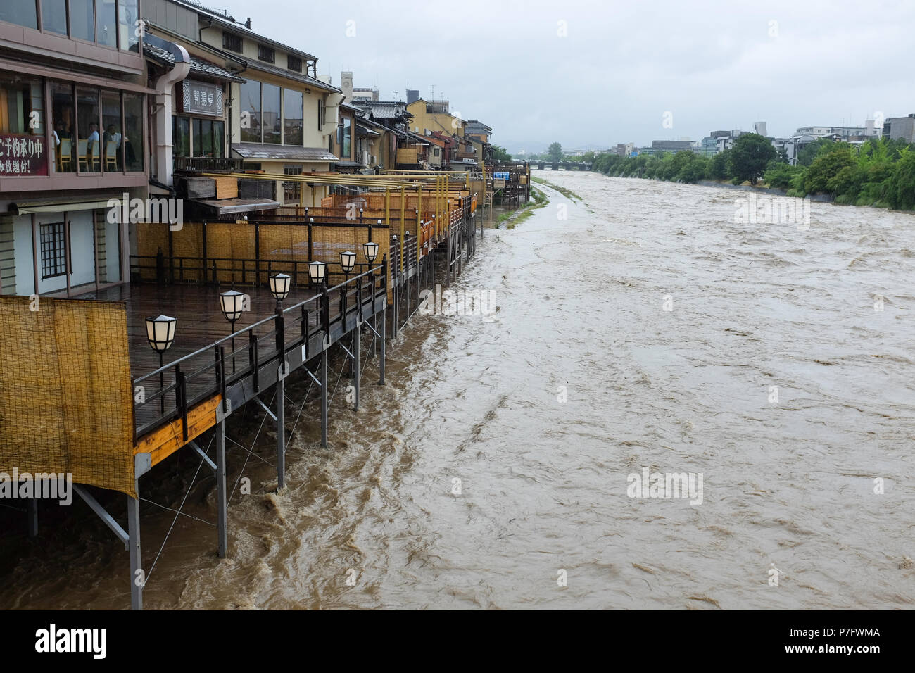 Kyoto, Japan. 6th July, 2018. Kyoto's main river, the Kamogawa, burst ...