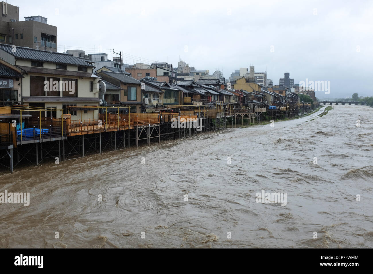 Kyoto, Japan. 6th July, 2018. Kyoto's main river, the Kamogawa, burst ...