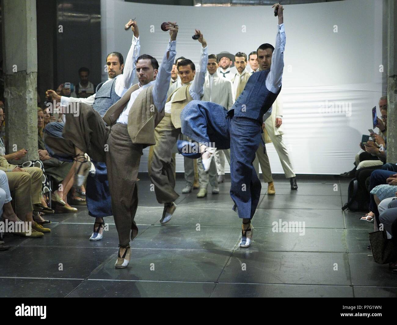 Modelos en desfile hi-res stock photography and images - Alamy